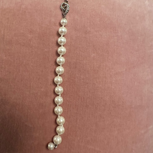 Jewelry | Costume Pearl Bracelet With Sparkling Closure 7 Long | Poshmark